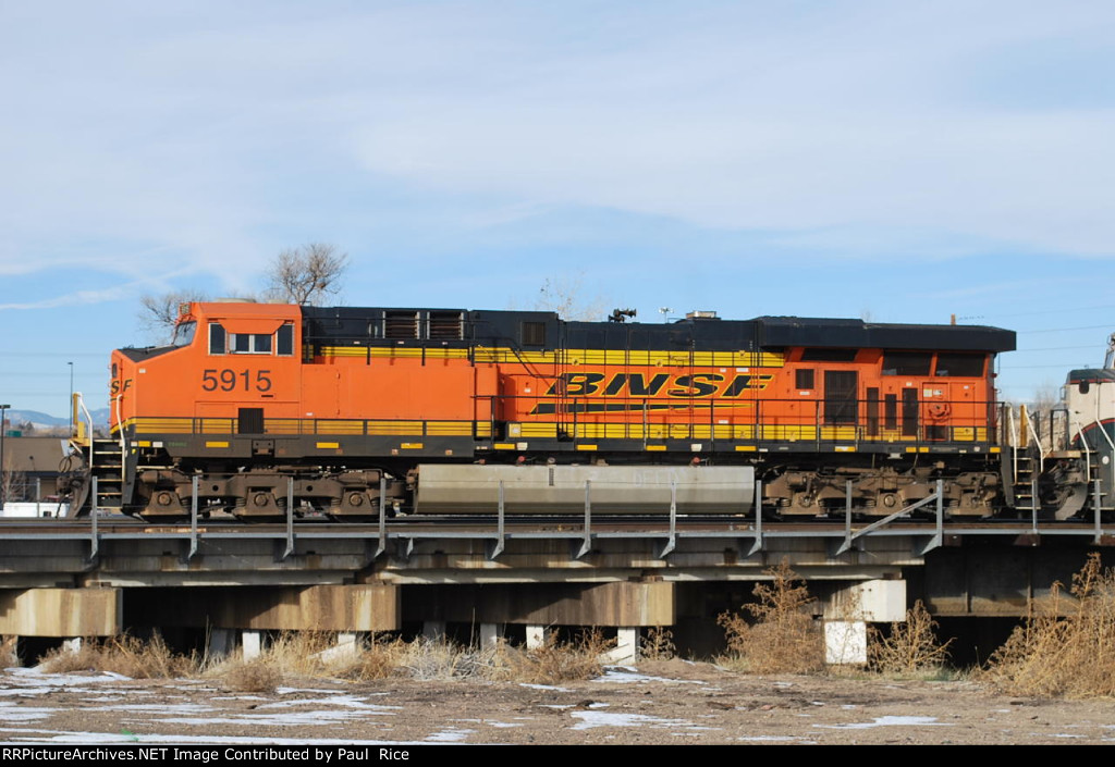 BNSF 5915